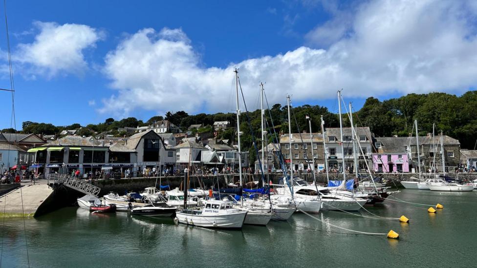 Child dies in Padstow harbour fall - BBC News