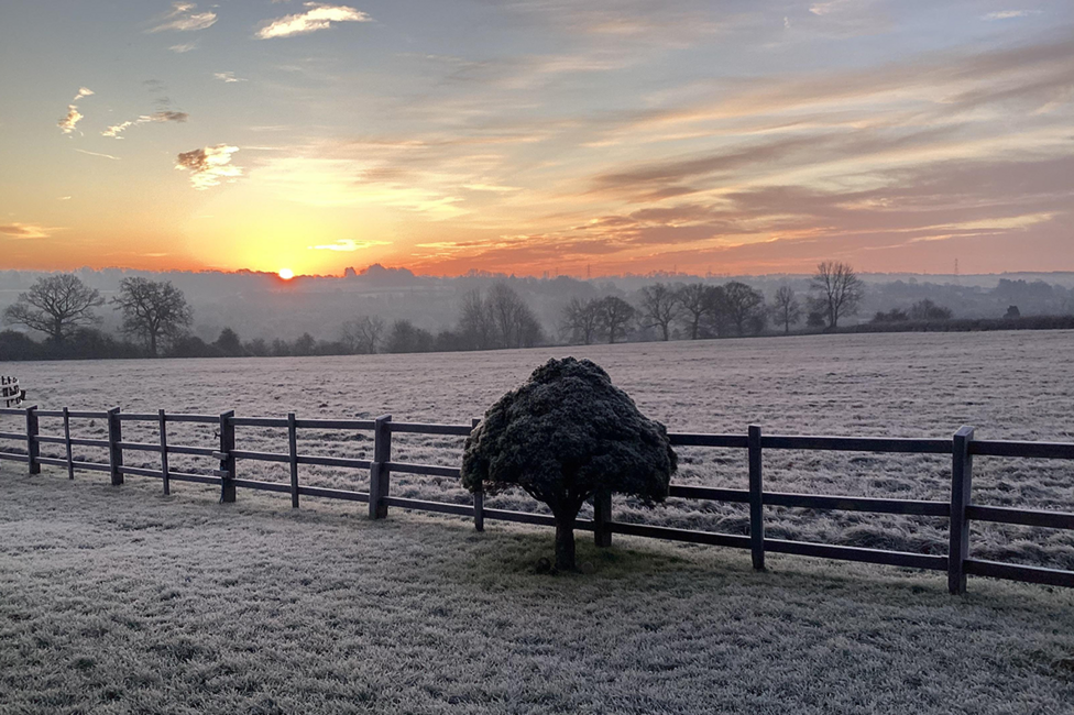 Your photos: Snow and floods across West Midlands - BBC News