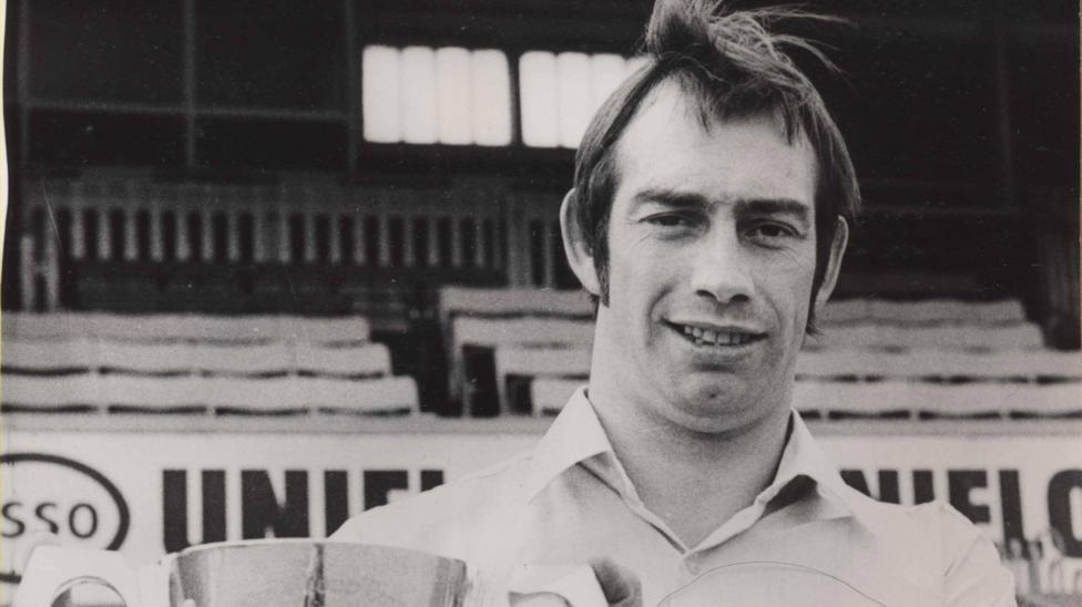 Derek Whitehead: Former Warrington full-back dies at 81 - BBC Sport