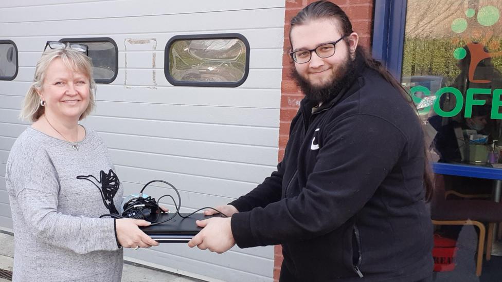Didcot charity loses thousands of meals to flood damage - BBC News