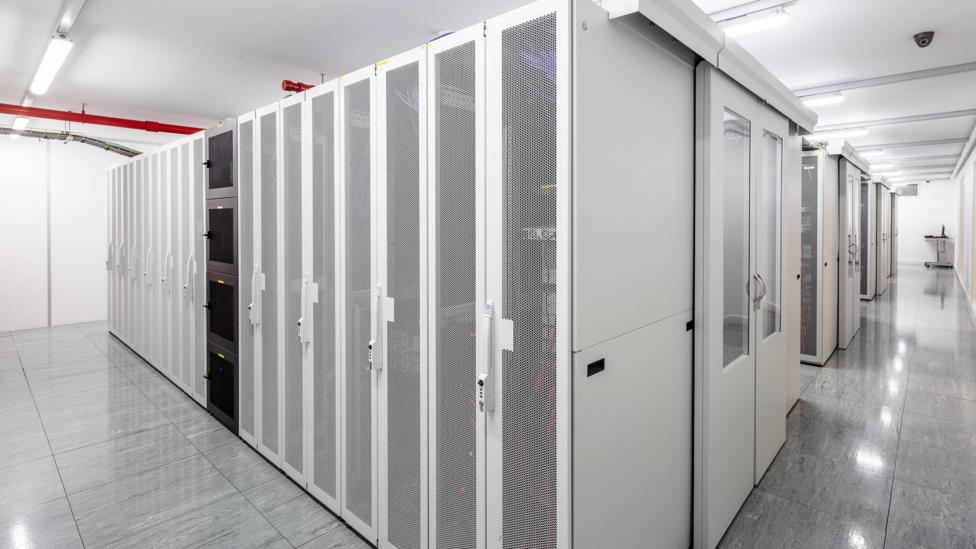 New Milton Keynes data hall will boost UK's AI power, says firm - BBC News