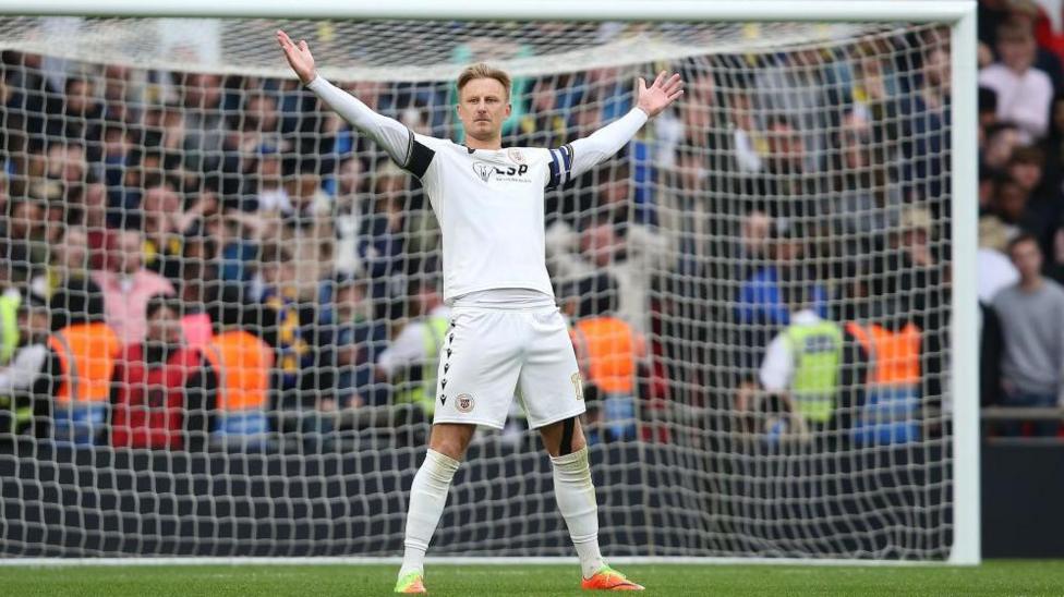 Bromley penalty shootout hero Byron Webster goes viral - BBC Sport
