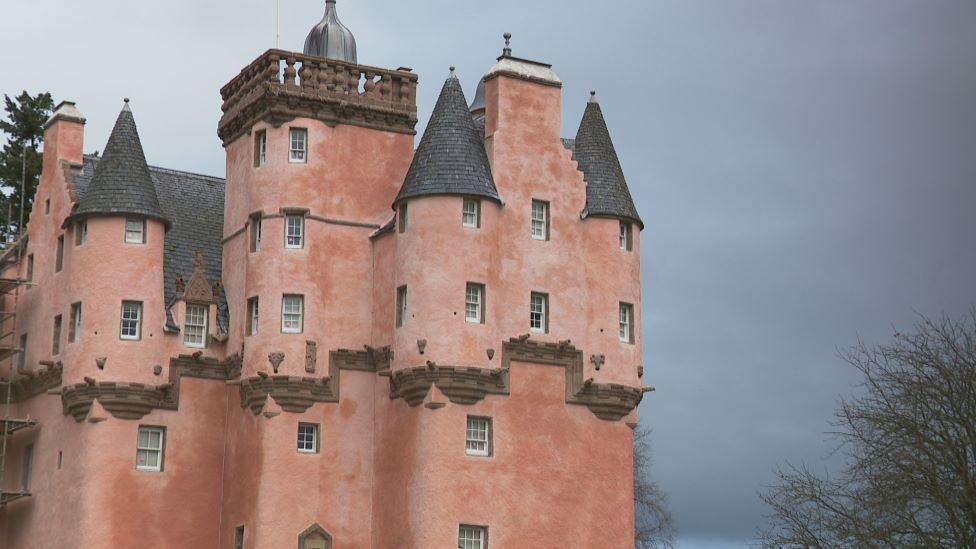Castle which inspired Walt Disney is pretty in pink again - BBC News