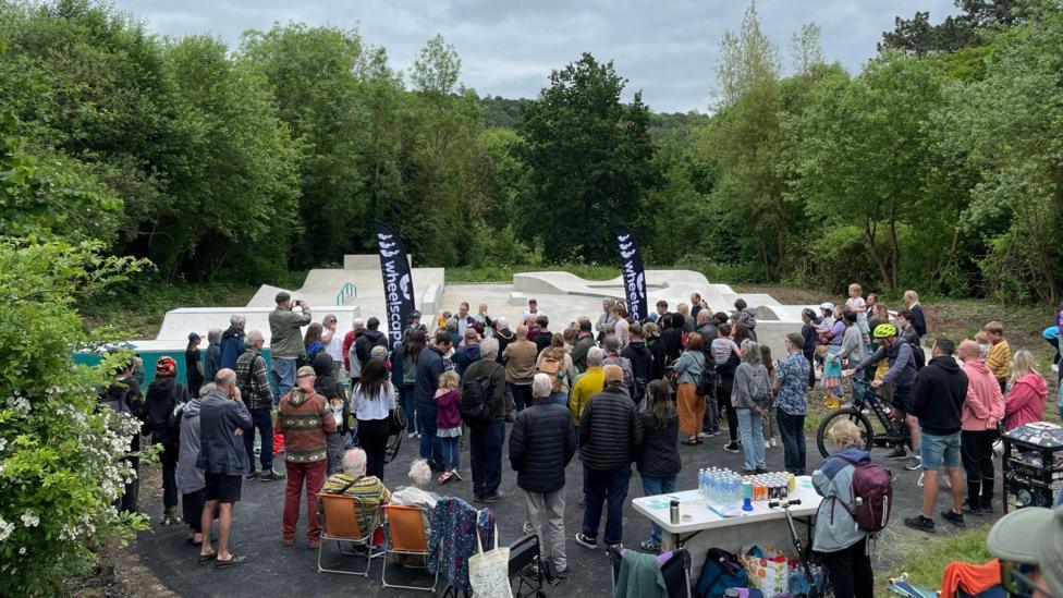 New Wirksworth skatepark built after old one wore out - BBC News