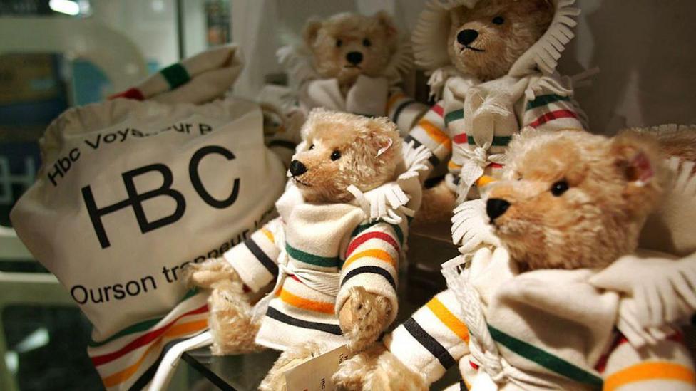 Shoppers are snapping up Hudson's Bay 'stripes' products - BBC News