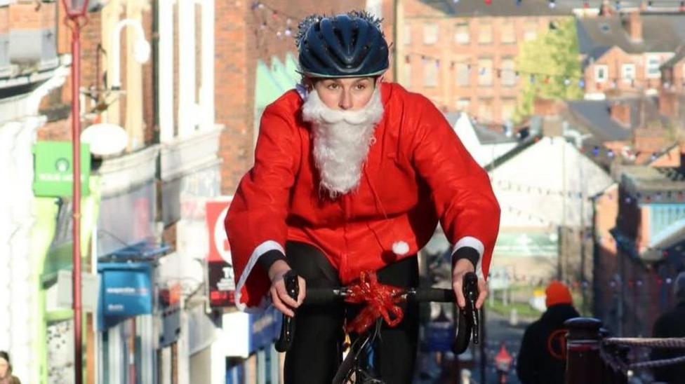 Cyclists to take part in Ilkeston's post-Christmas hill climb - BBC News