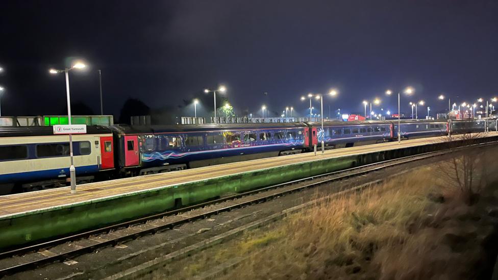 Great Yarmouth freight train derailment causes rail delays - BBC News