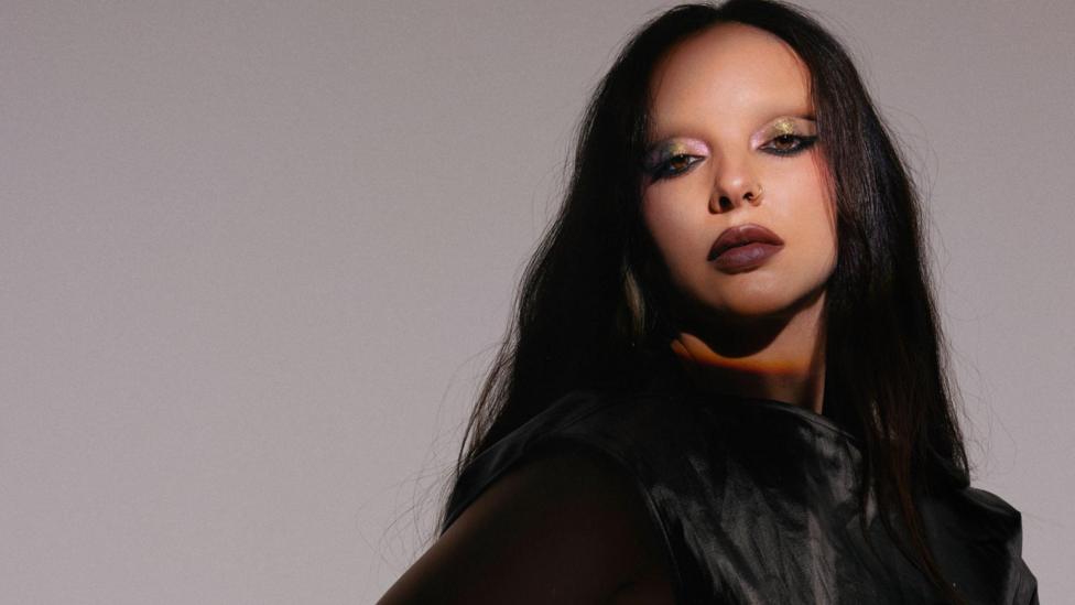 JADE kicks off UK solo tour with Belfast gig at Ulster Hall - BBC News