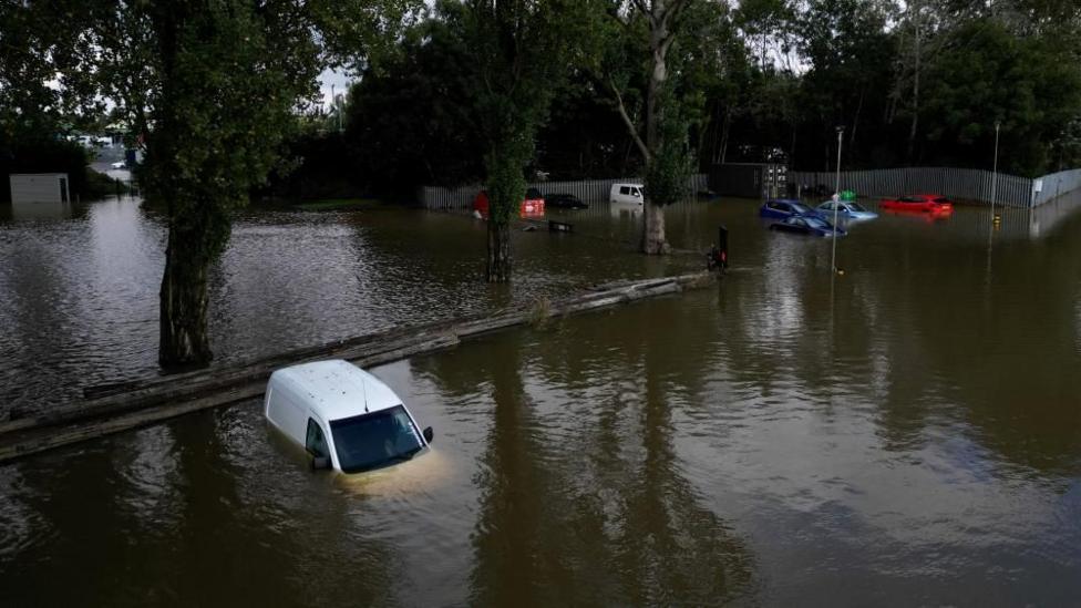 In pictures: Flooding hits Northamptonshire after heavy rain - BBC News