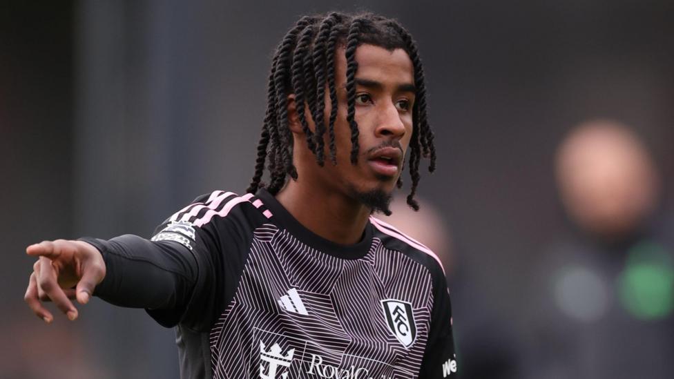 Lemar Gordon: Leyton Orient sign teenage Fulham winger - BBC Sport