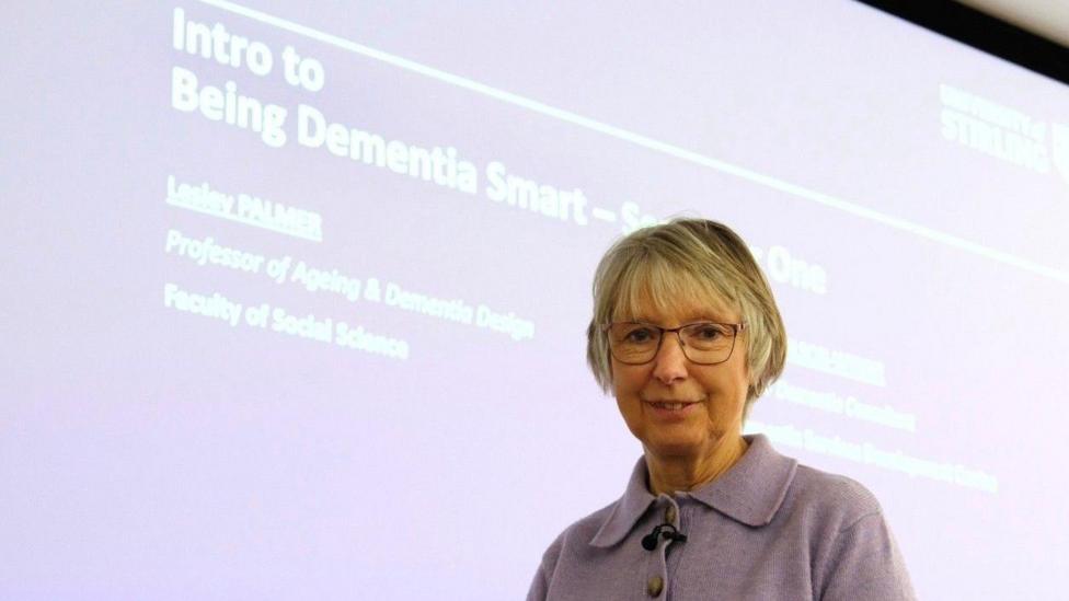 I lecture Stirling University nursing students about my dementia - BBC News