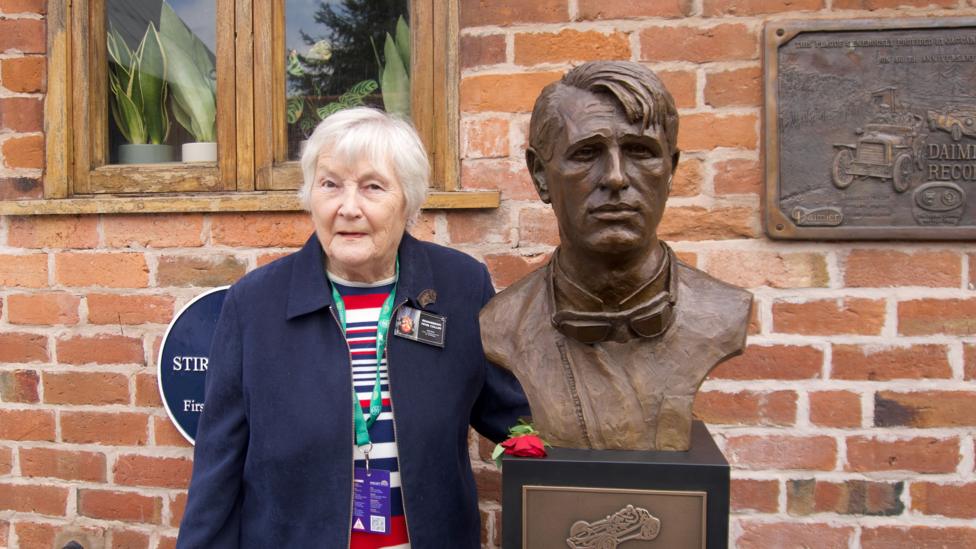 Peter Collins motor racing memorial unveiled in Worcestershire - BBC News