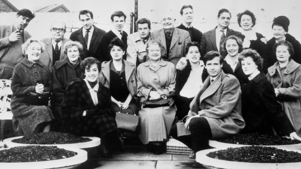 Original Coronation Street star Philip Lowrie dies - BBC News