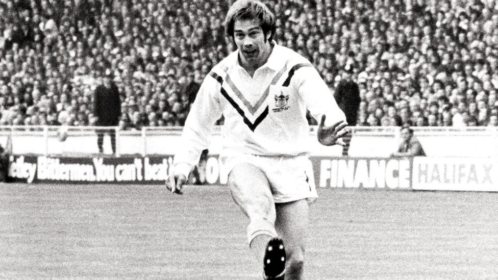 Derek Whitehead: Former Warrington full-back dies at 81 - BBC Sport