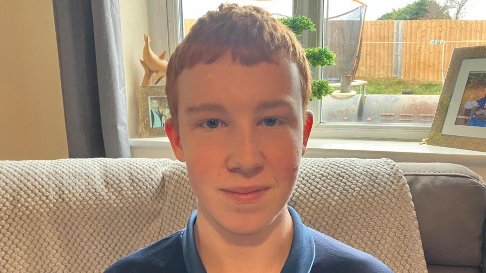Teenage amputee from Cornwall determined to be football manager - BBC News