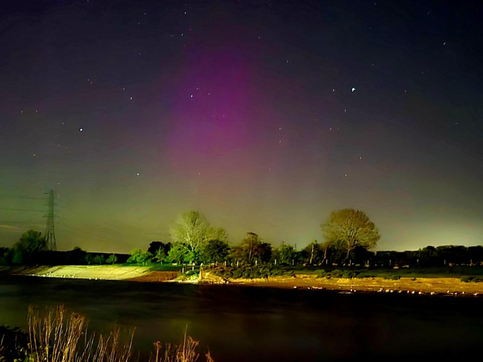 Northern Lights shimmer in stunning photos over the East Midlands - BBC ...