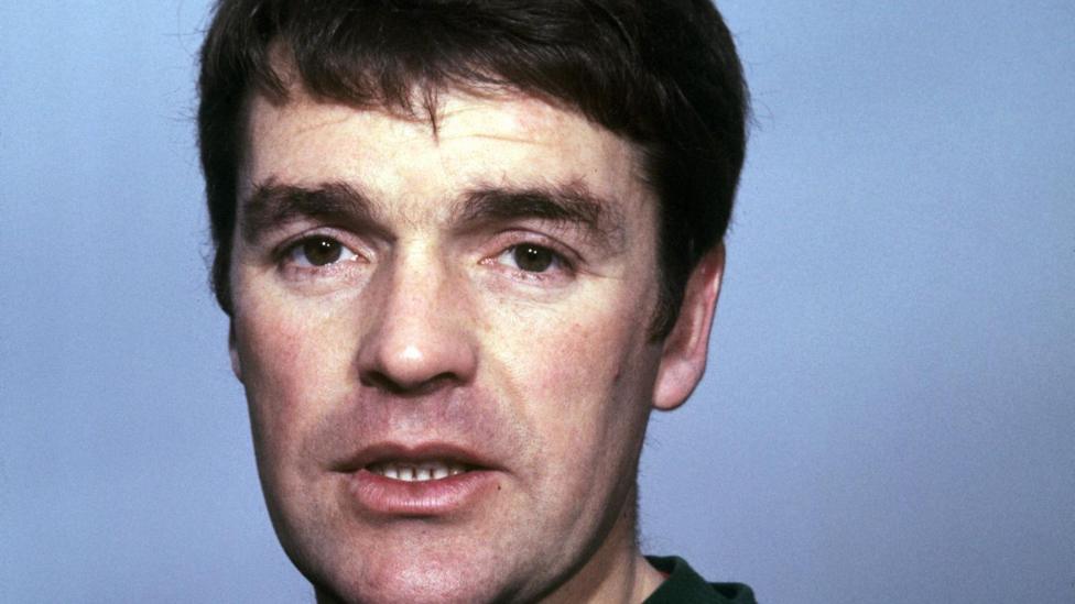 Hibernian Hall of Fame member John Fraser dies aged 88 - BBC Sport