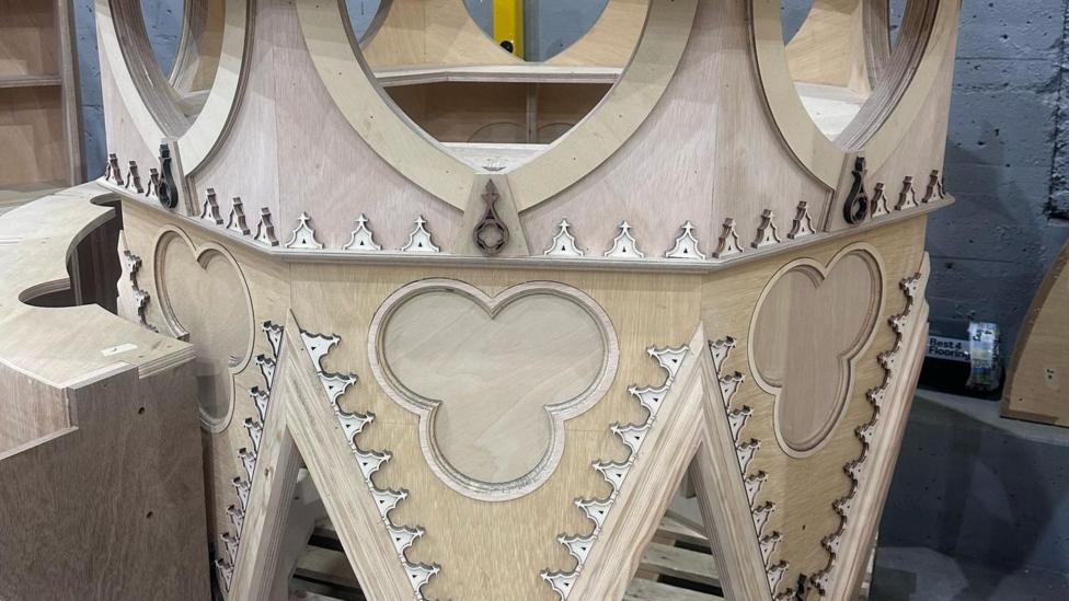 Bradford culture sculpture celebrates 'incredible city' - artist - BBC News