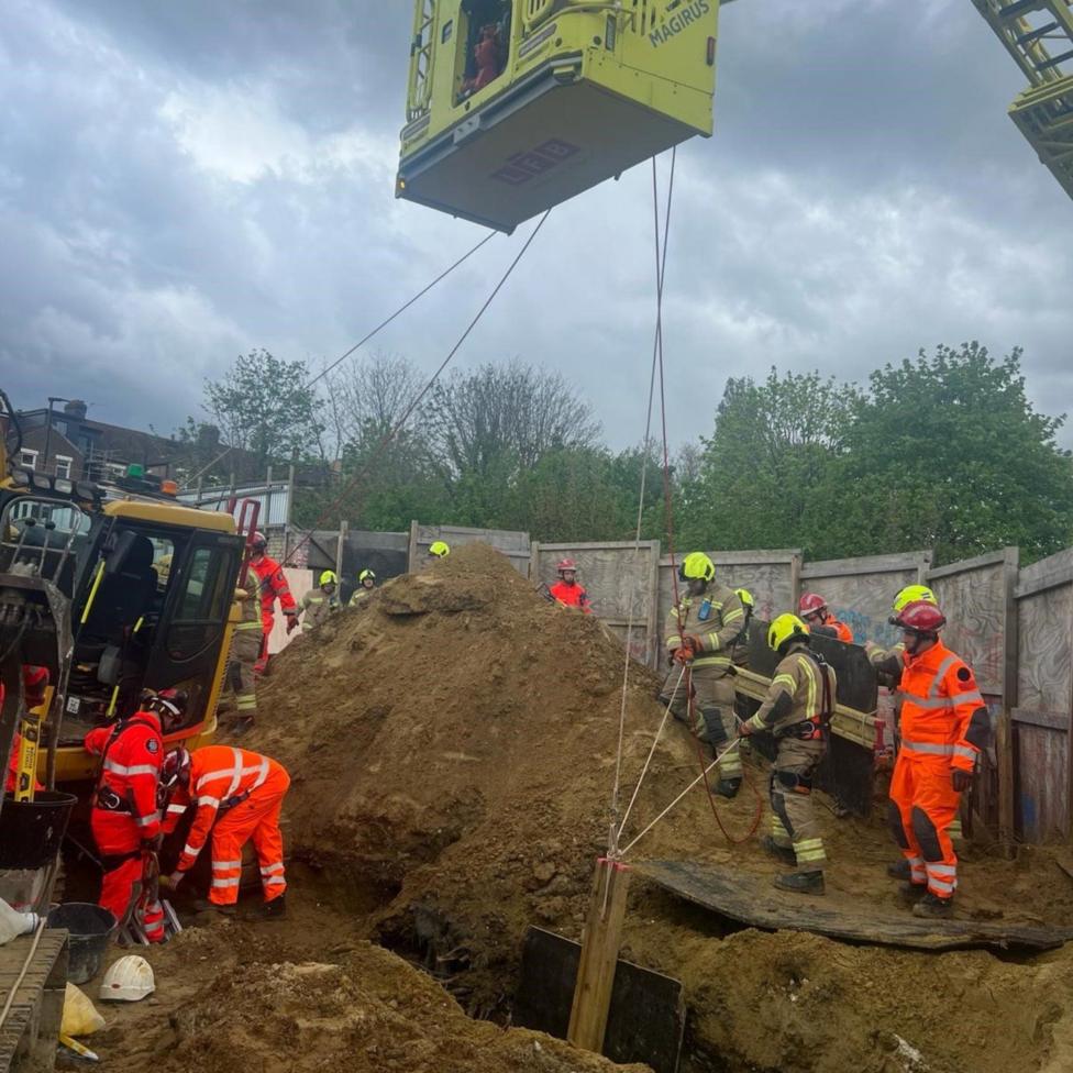 Charlton: Man rescued after being part-buried in clay and sand - BBC News