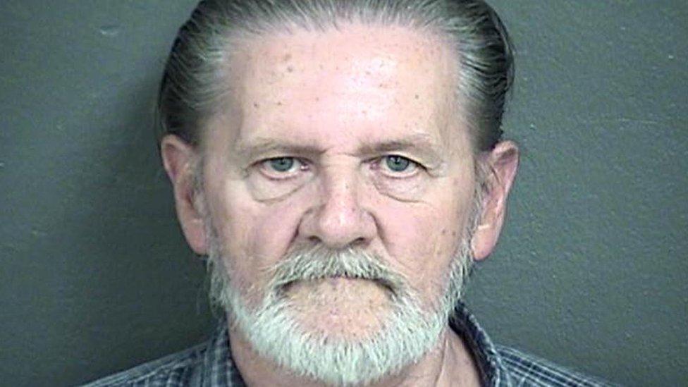 Man robs Kansas bank to 'escape wife' - BBC News