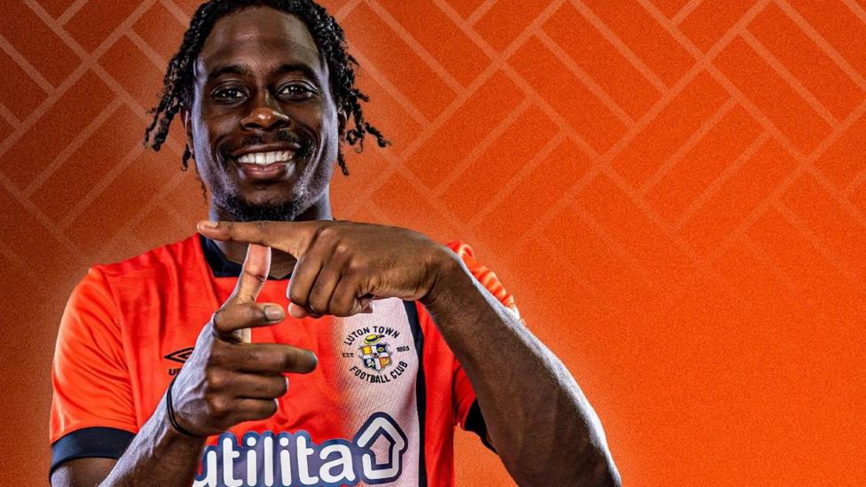 Luton Town FC to keep same home shirt for new season - BBC News