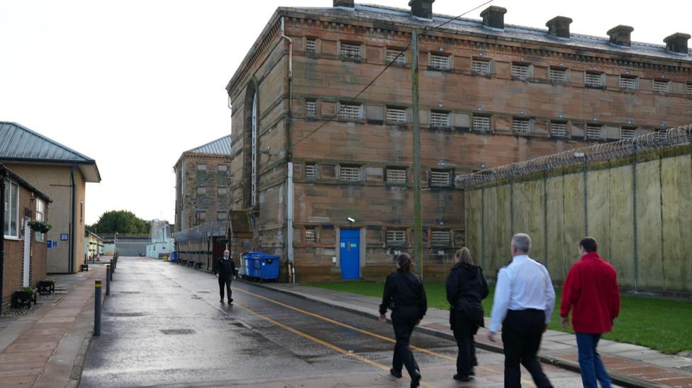 New Barlinnie prison costs double to almost £1bn - BBC News