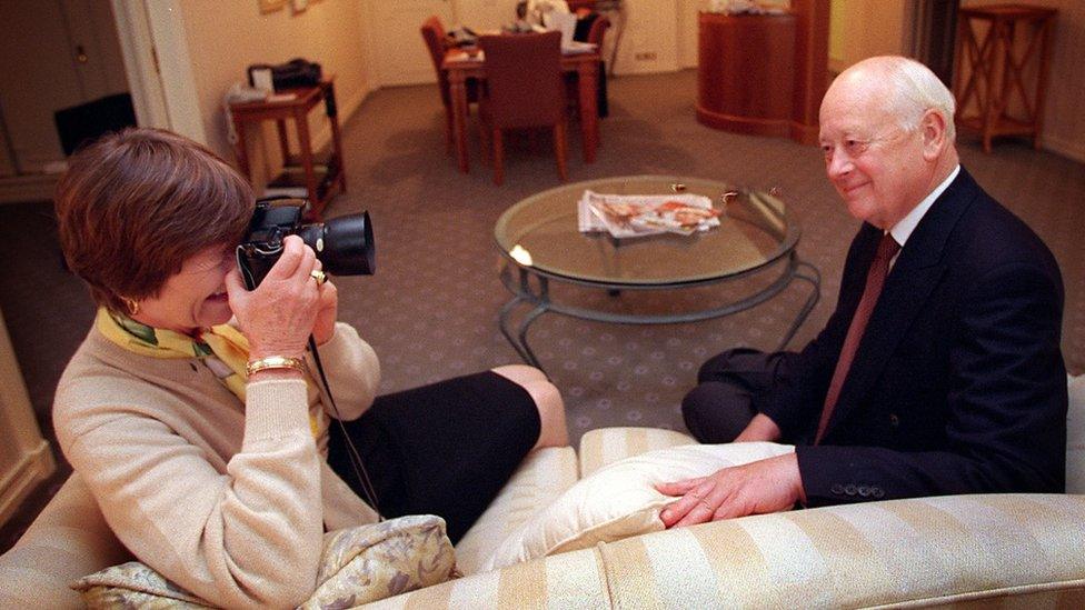 Elizabeth Handy: Photographer's death in crash 'an accident' - BBC News