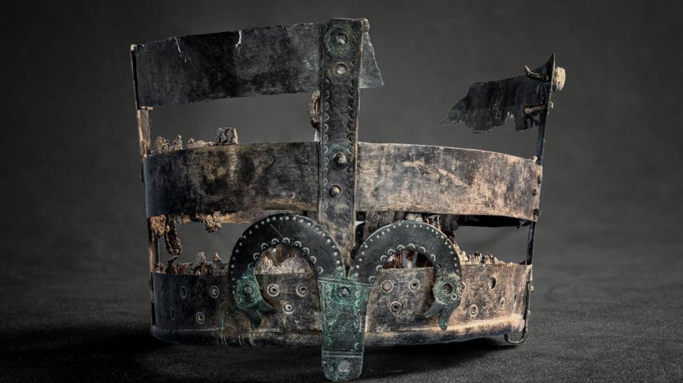 Aylesbury exhibition dispels myth of Anglo-Saxon 'Dark Ages' - BBC News