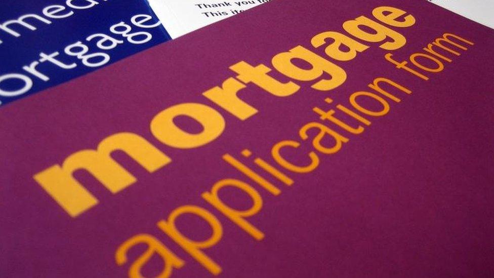 Mortgages: Nearly one million 'face difficulties' - BBC News