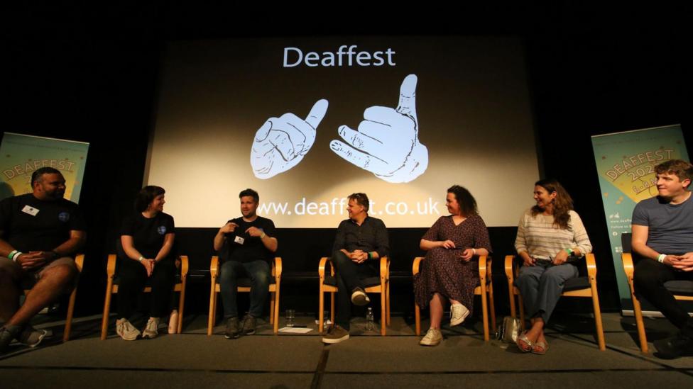 Deaf people as interpreters 'shifts the world' - BBC News