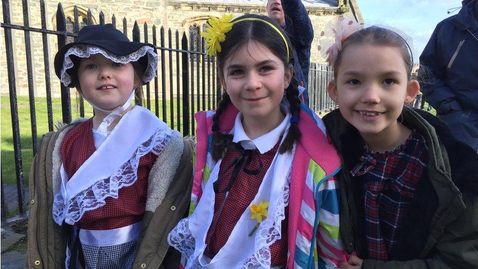 Caergybi i gynnal eu Parêd Dydd Gŵyl Dewi cyntaf - BBC Cymru Fyw