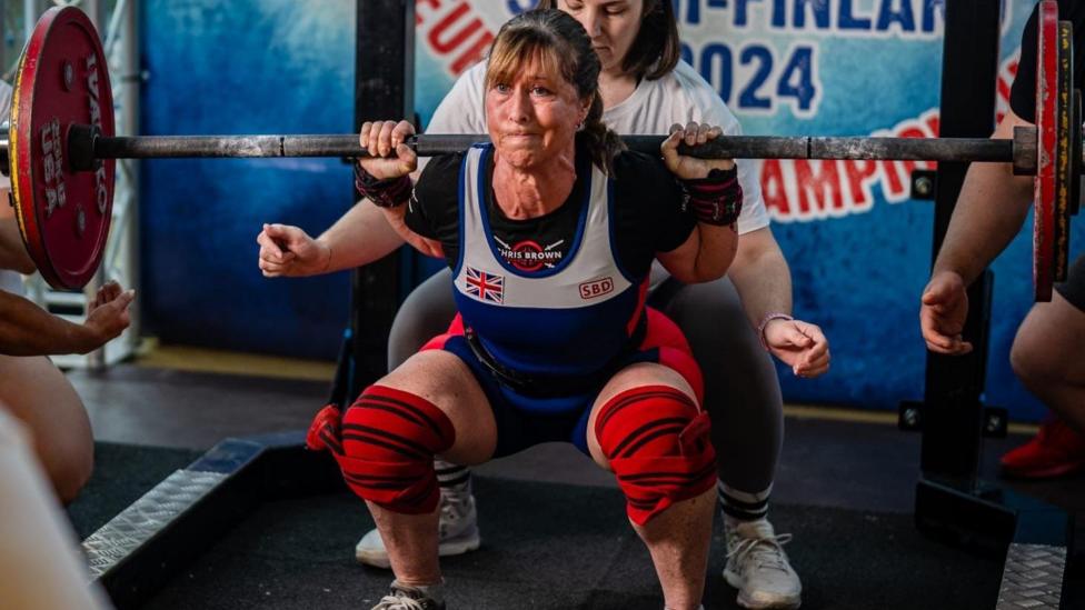 Hampshire's powerlifting Grandma wants to inspire others - BBC News