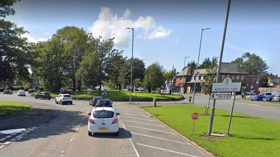 Liverpool roundabout crash: Tributes to 'happy, smiling' father - BBC News