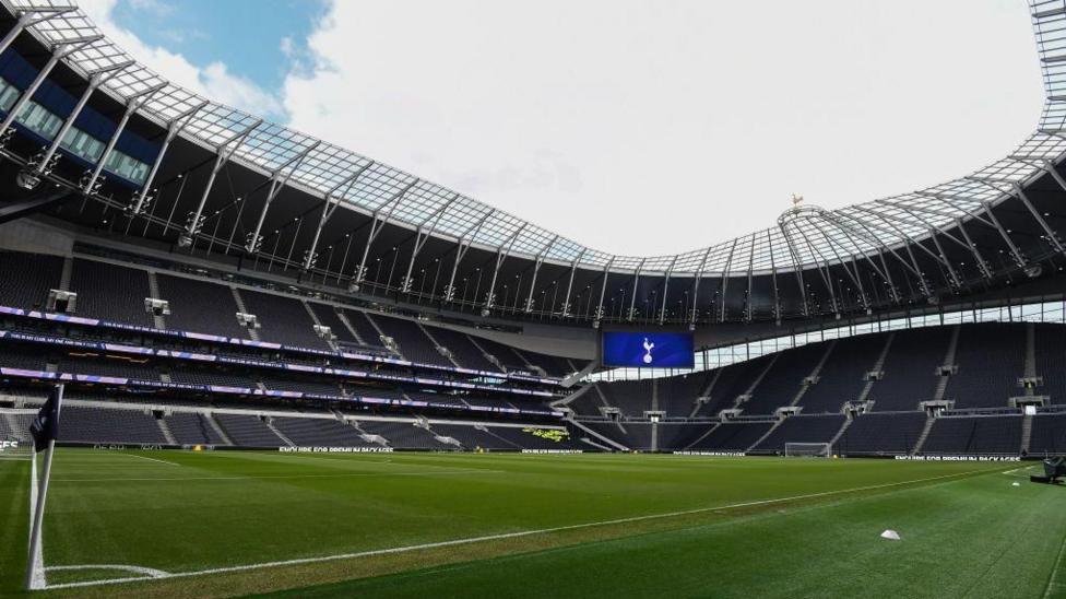 Tottenham fans protest against Daniel Levy and ownership before Man ...