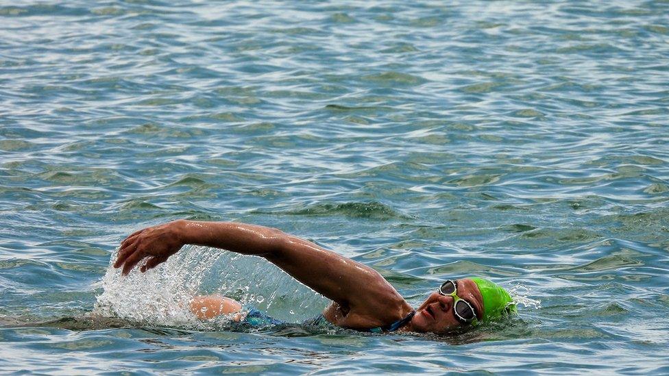 English Channel: This swimmer could soon make history - BBC Newsround