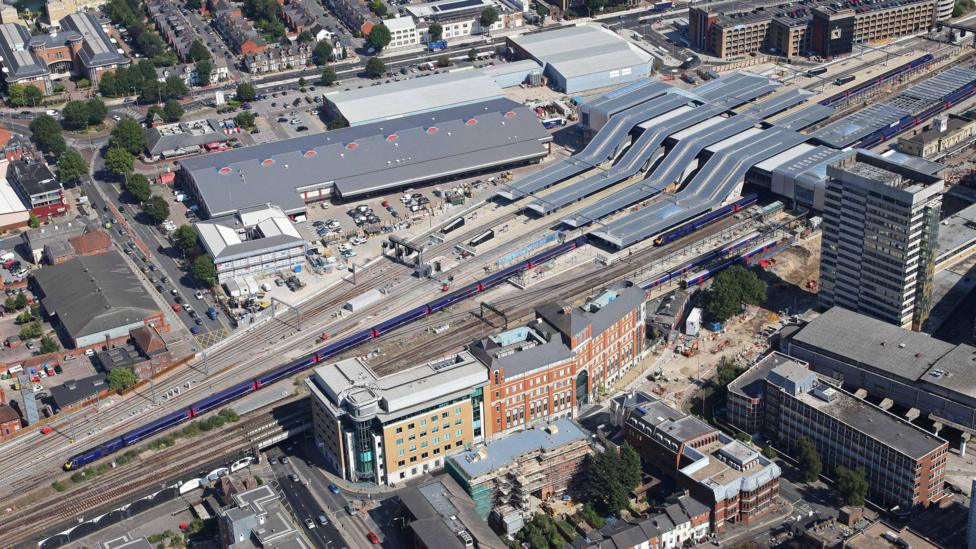 In pictures: 185 years of Reading train station - BBC News
