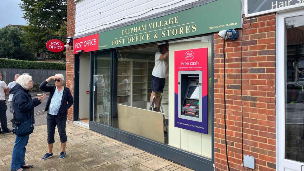 Felpham community carries stock to newly saved post office - BBC News