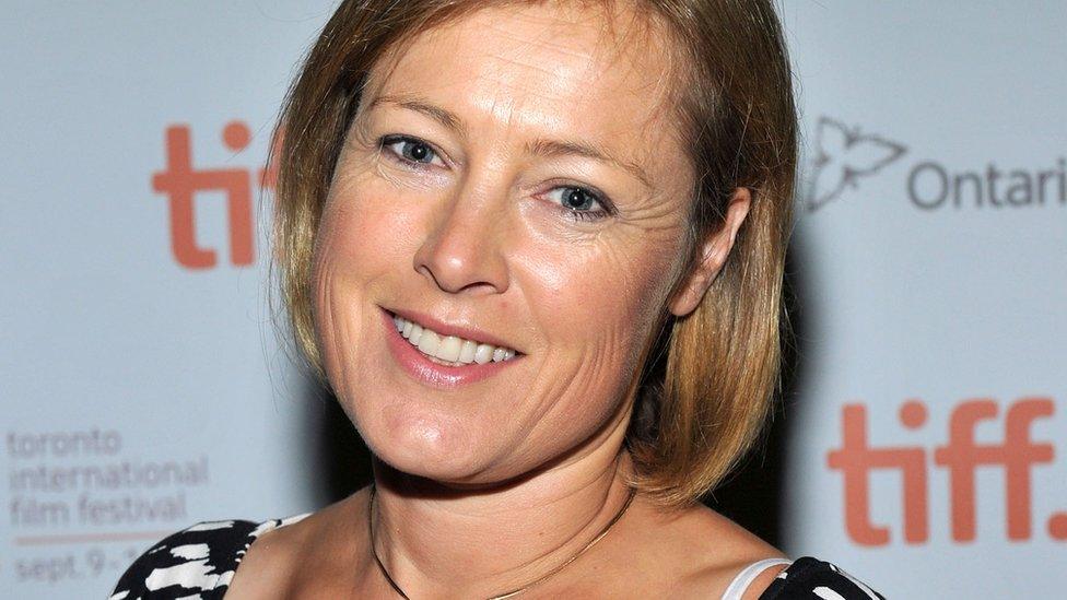 Boxed in: Do you talk to your colleagues enough? - BBC News