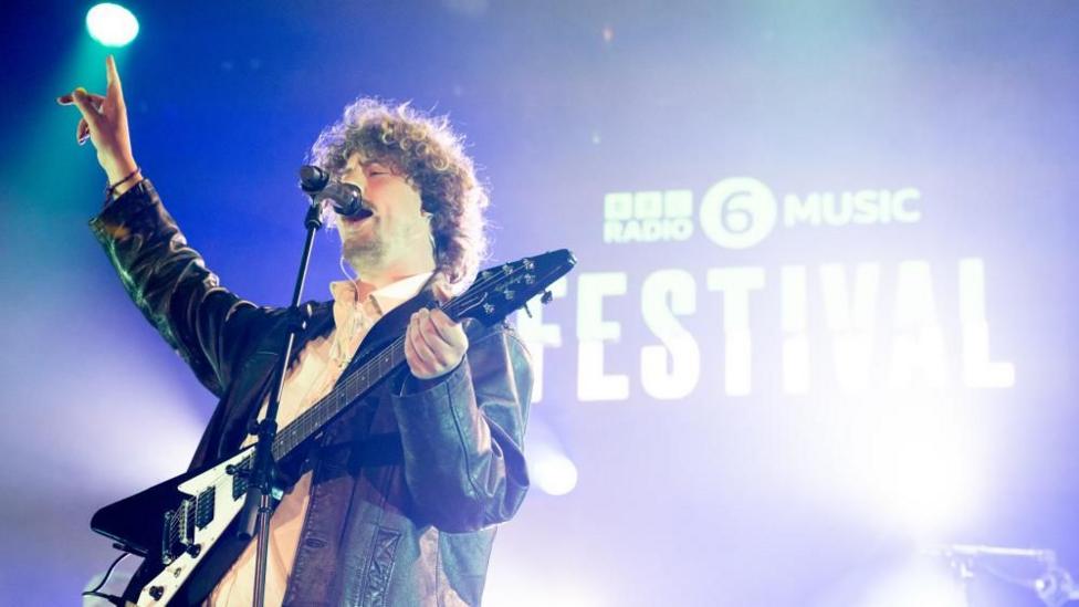 In pictures: BBC 6 Music festival takes over Greater Manchester - BBC News