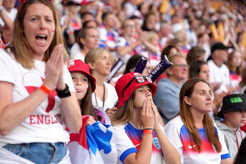 England fans jubilant as their heroes win Euros again - BBC News