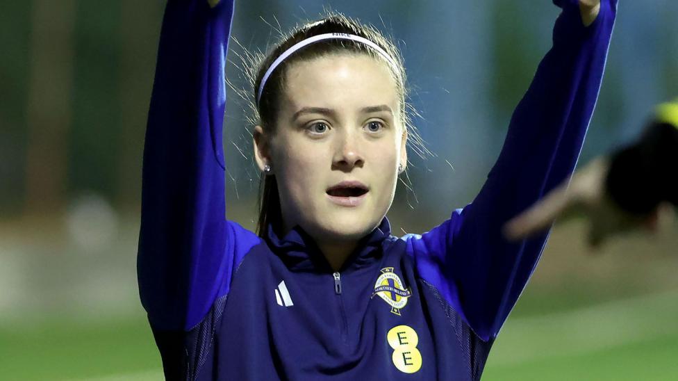 Megan Bell: Northern Ireland midfielder joins Nottingham Forest - BBC Sport