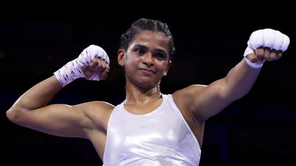 Teen Afghan refugee becomes boxing champion in two years - BBC News
