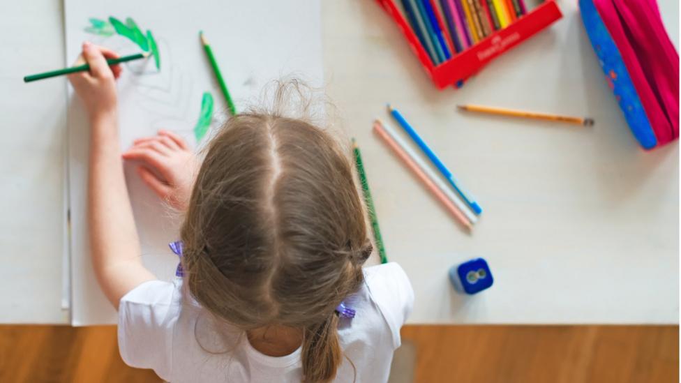 Left-Handers Day: Amazing facts about lefties - BBC Newsround