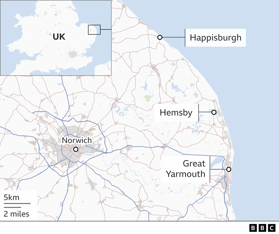 Hemsby: Cliff-top homes evacuated as collapse risk grows - BBC News