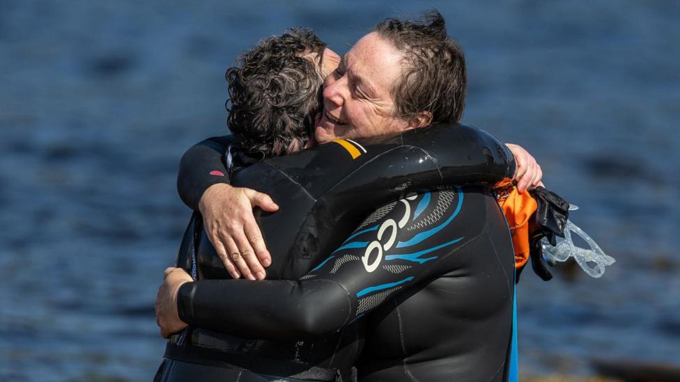 In pictures: Hundreds make a splash on Kessock Ferry Swim - BBC News