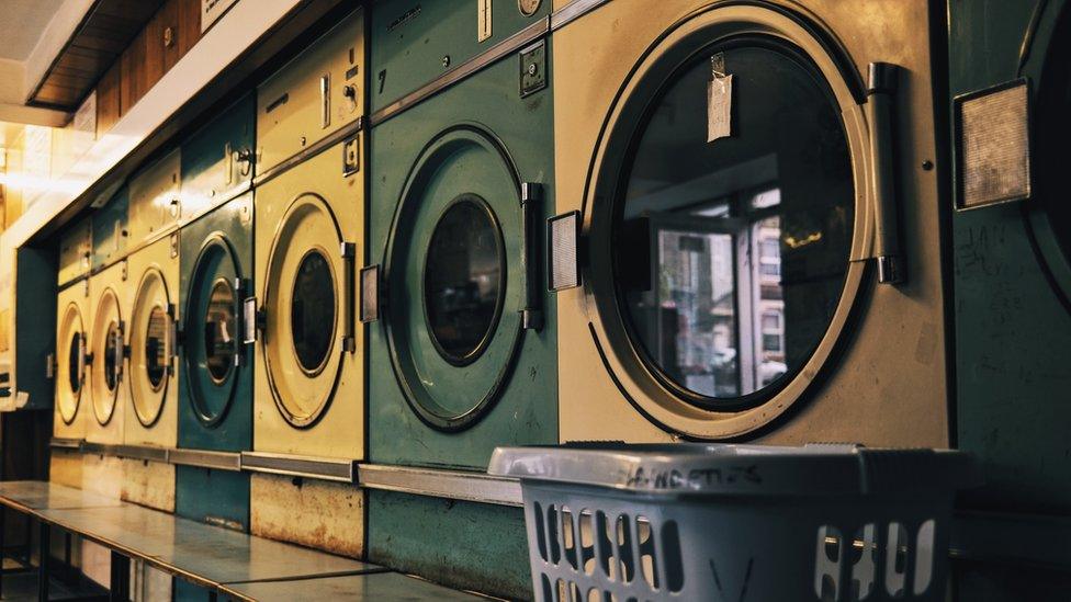 'Street photography made me love my city again' - BBC News
