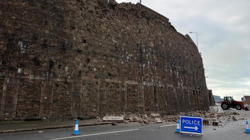 Part of Jersey wall collapses after car crash - BBC News