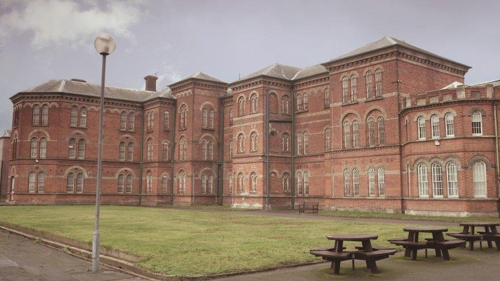 Broadmoor Hospital struggling to recruit nurses - BBC News
