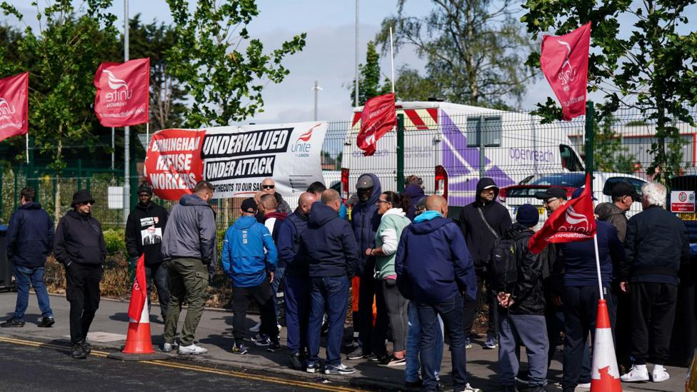 Collections suspended as agency workers join Birmingham bin strike ...