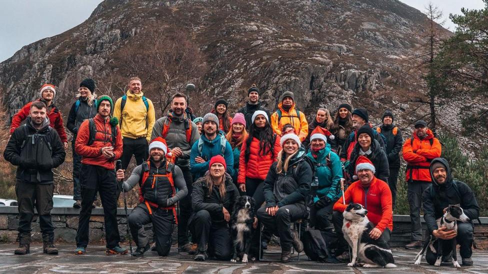 Christmas Day: Mental health hike aims to help people - BBC News